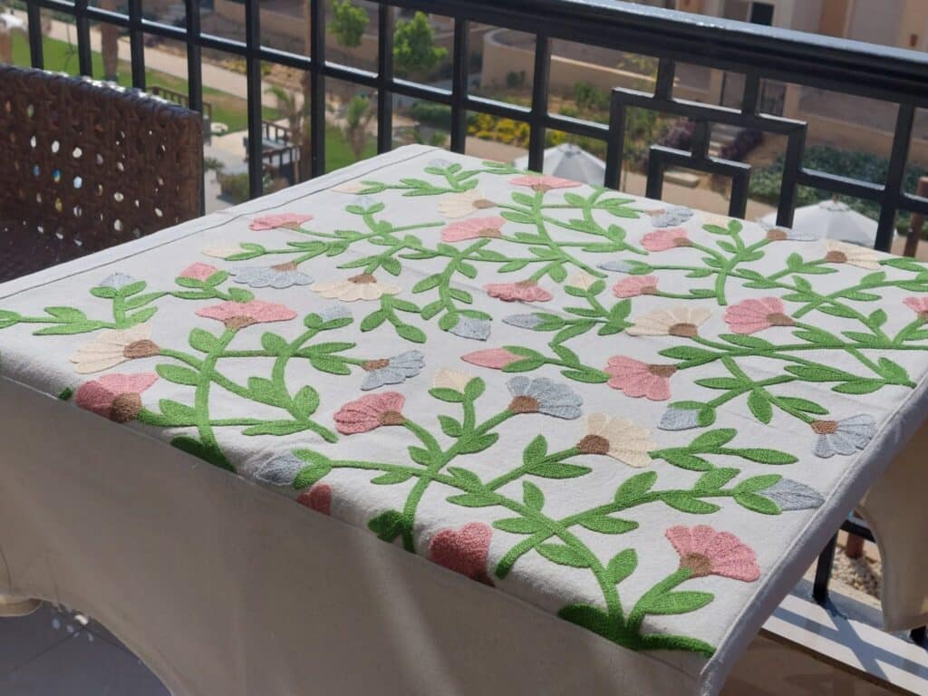Rose flowers table cloth. - I Make This