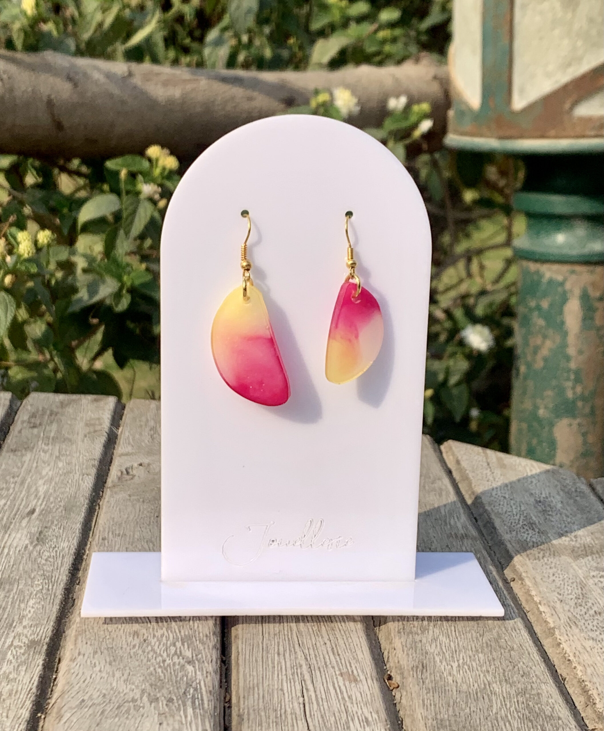 Curved Resin Earrings – I Make This