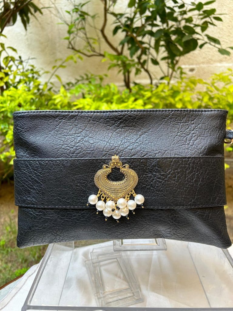 black zipper clutch - I Make This